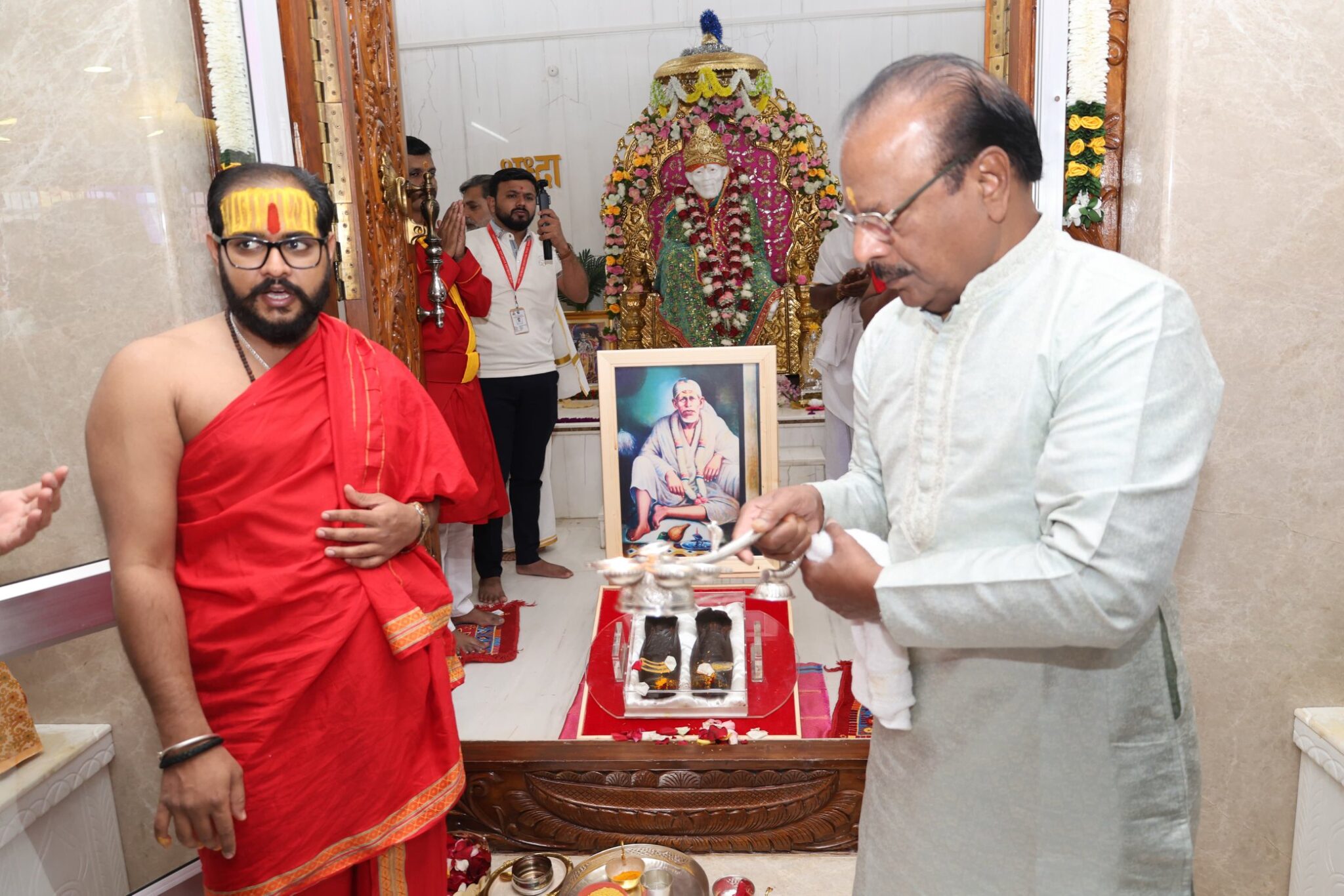 Governor Of Tripura Indrasena Reddy Nallu Visits And Offers Prayers At Shree Shirdi Saibaba ...