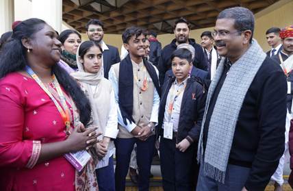 Prime Minister Narendra Modi Pays Homage To Swami Vivekananda On His ...